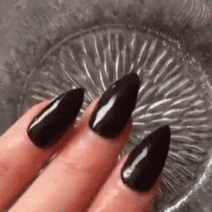Color-Changing Fake Nails Are the Coolest Trend on Instagram | Marie Claire