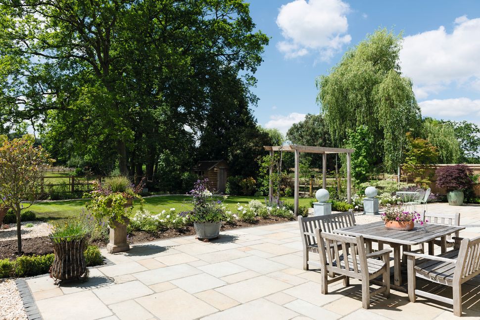 New Build Garden Ideas: 8 Beautiful Ways to Finish a Project | Homebuilding