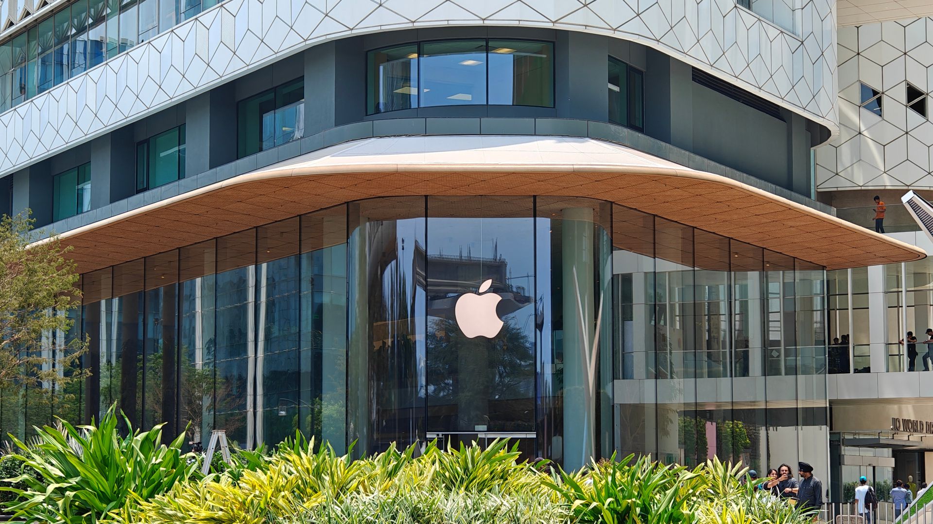 Apple facing pressure from Indian government over state-sponsored ...