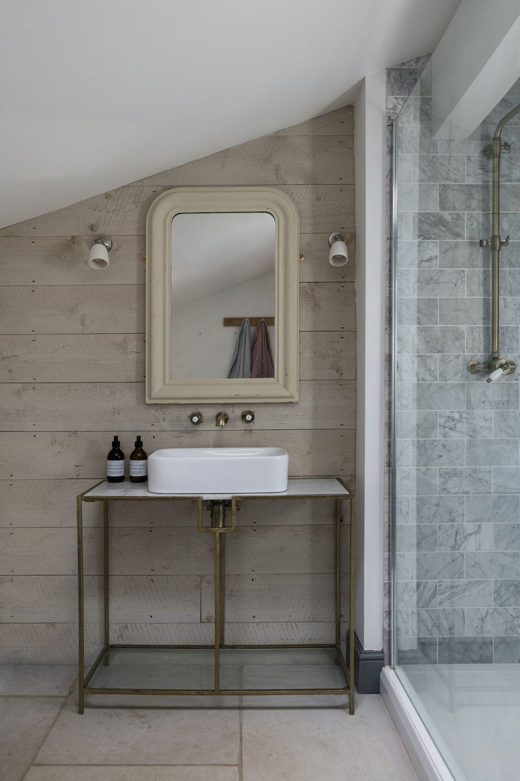 Farmhouse shower ideas 10 ways to freshen up in rustic style | Homes ...