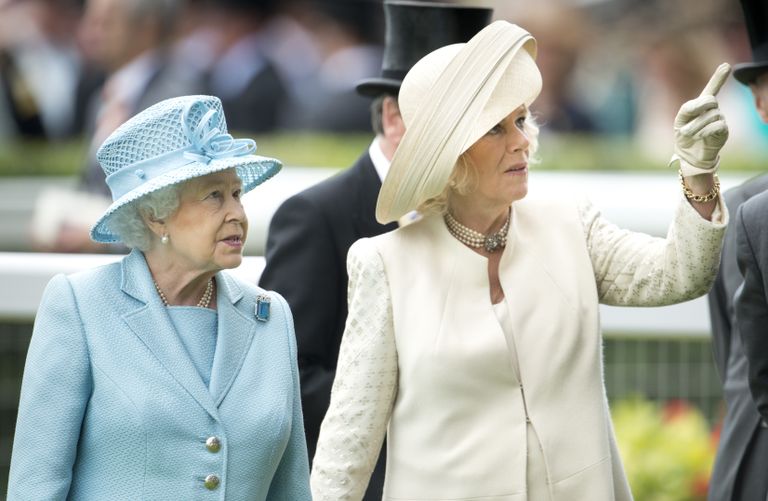 There Was an “Unspoken Deal Behind the Scenes” Between Queen Elizabeth ...