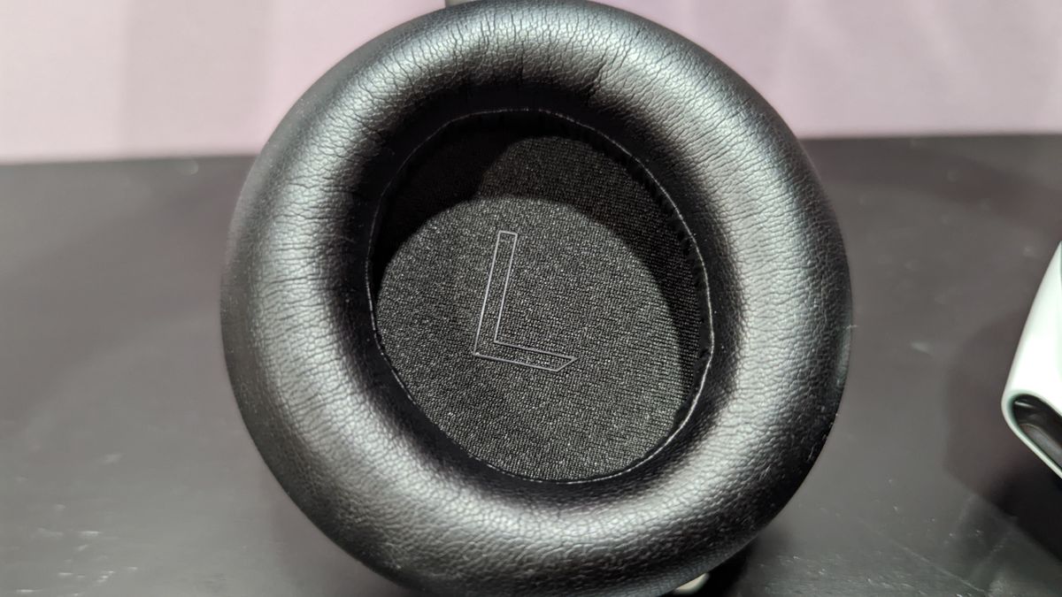 Alienware Tri-Mode gaming headset review: An abysmal design choice ...