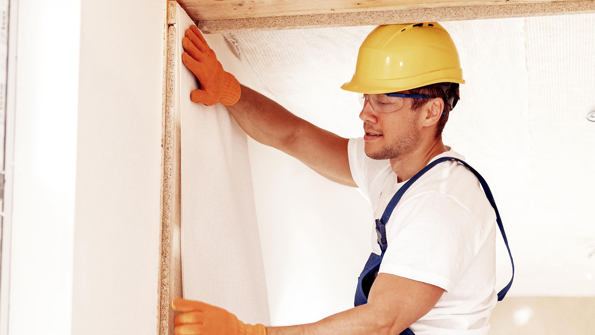 Insulating wallpaper: A quick, cheap way to warm your home? | Homebuilding