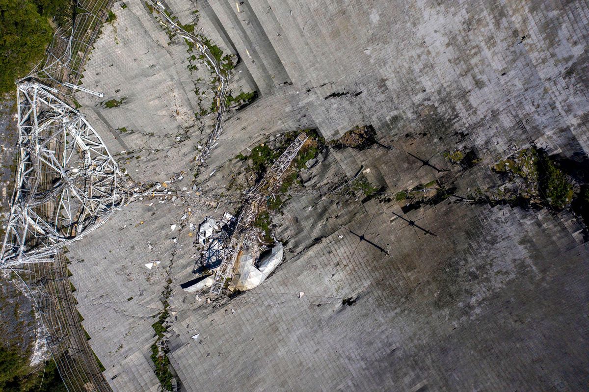 These photos of the Arecibo Observatory telescope collapse are just ...
