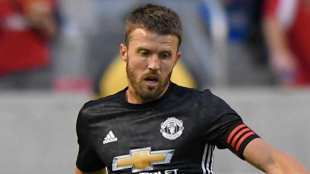 Mourinho praises 'big player' Carrick as United honour retiring captain ...
