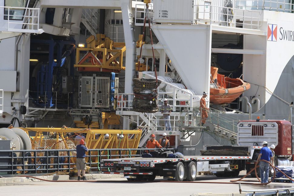 Jeff Bezos' Salvaged Apollo Rocket Engines Reach Shore After Ocean ...