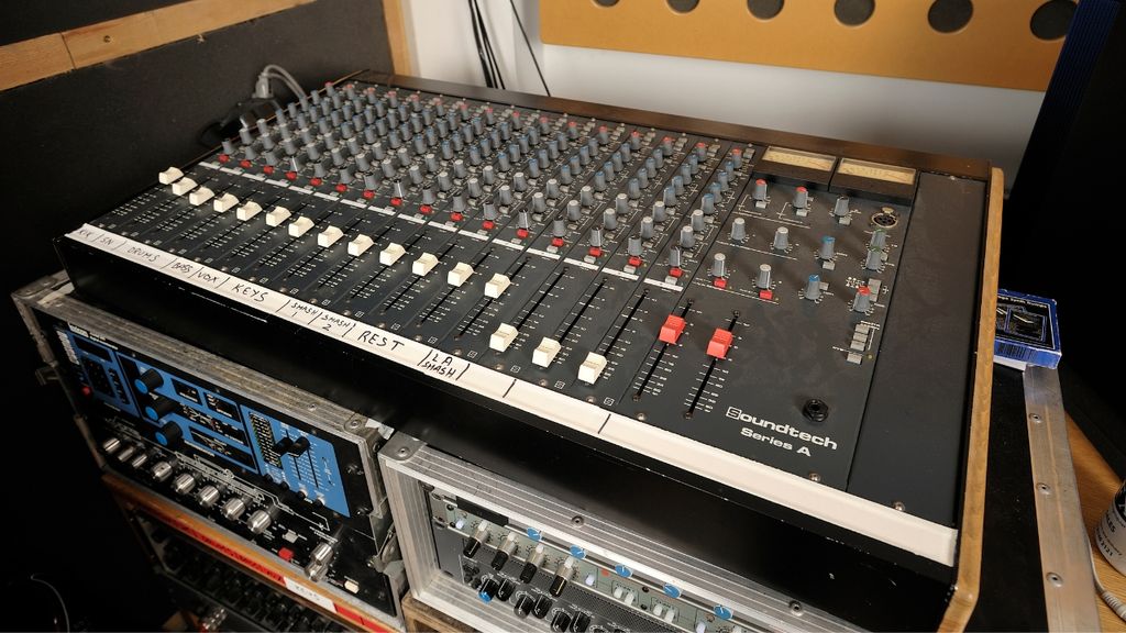 Audio interface vs mixer: Which should you choose for your home studio ...