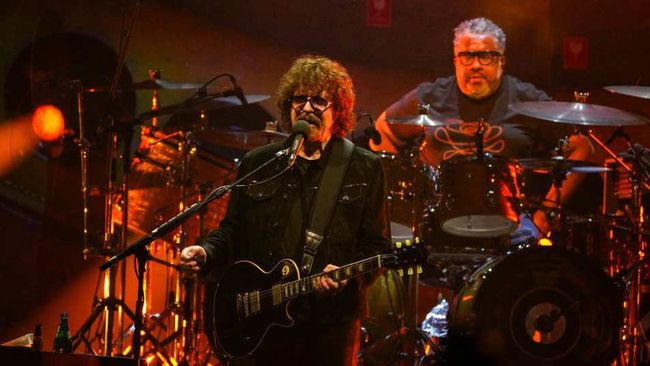 "Jeff is devastated": ELO's last ever mega-gig plunged into jeopardy ...