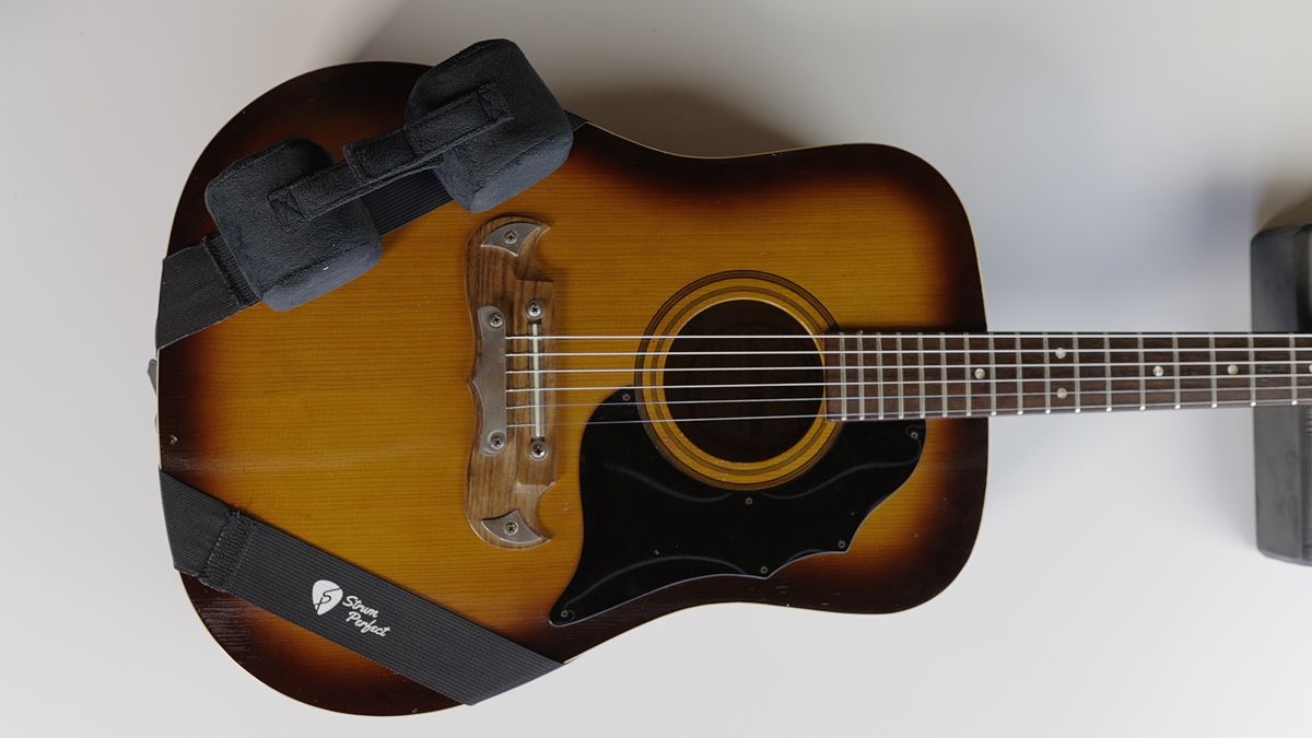 Strum Perfect is a guitar attachment that aims to help beginners learn ...