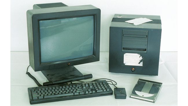 Steve Jobs unveiled the NeXT Computer on this day in 1988 — 'The Cube ...