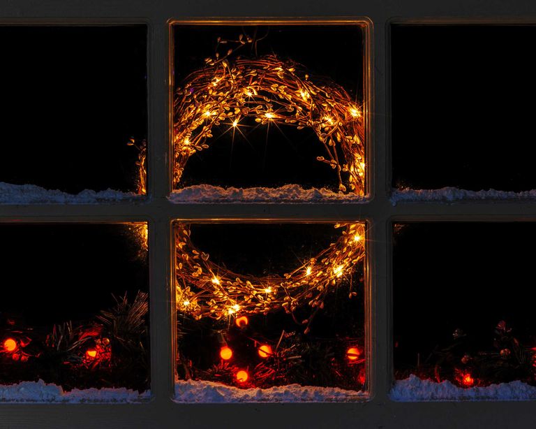 Christmas window lighting ideas: 10 looks for a cozy glow | Gardeningetc