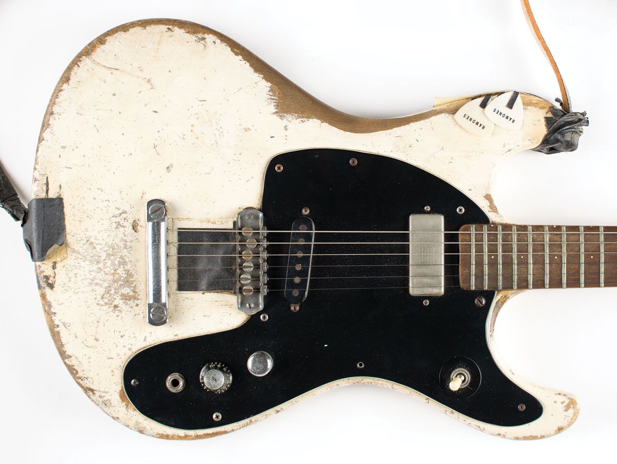 Johnny Ramone's iconic 1965 Mosrite Ventures II guitar sells at auction ...