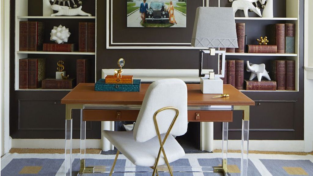 A statement desk is what you need to refresh your home office decor ...