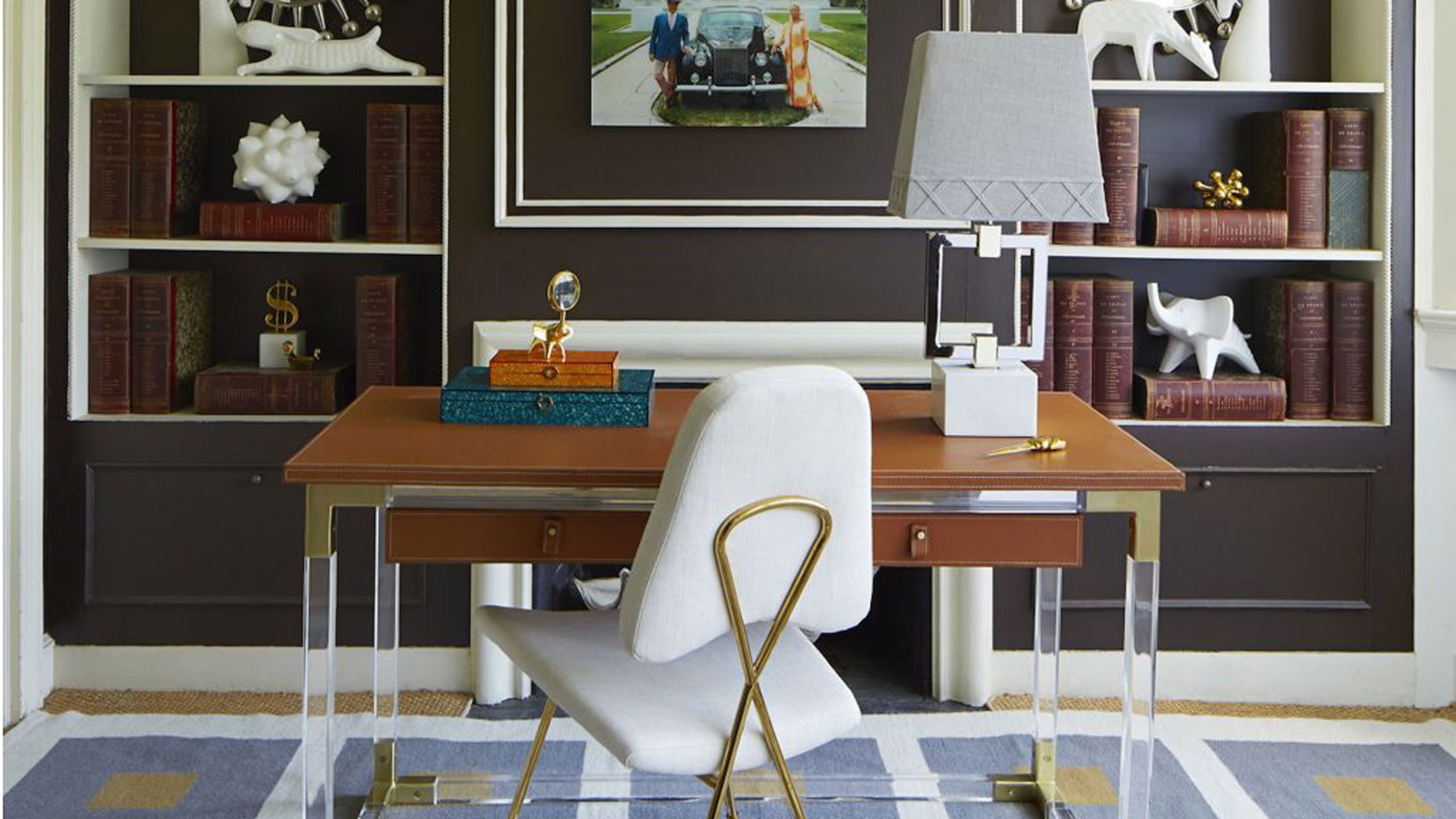 A statement desk is what you need to refresh your home office decor ...