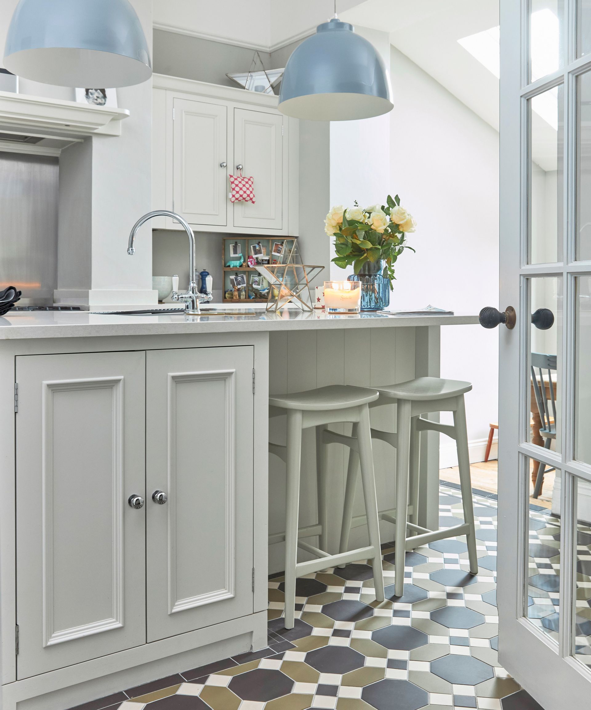9 inexpensive kitchen flooring options you can DIY | Real Homes