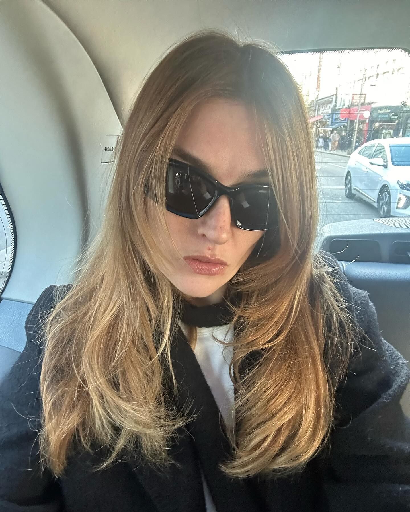 7 Effortless French Girl Hair Trends To Copy In 2024 | Who What Wear