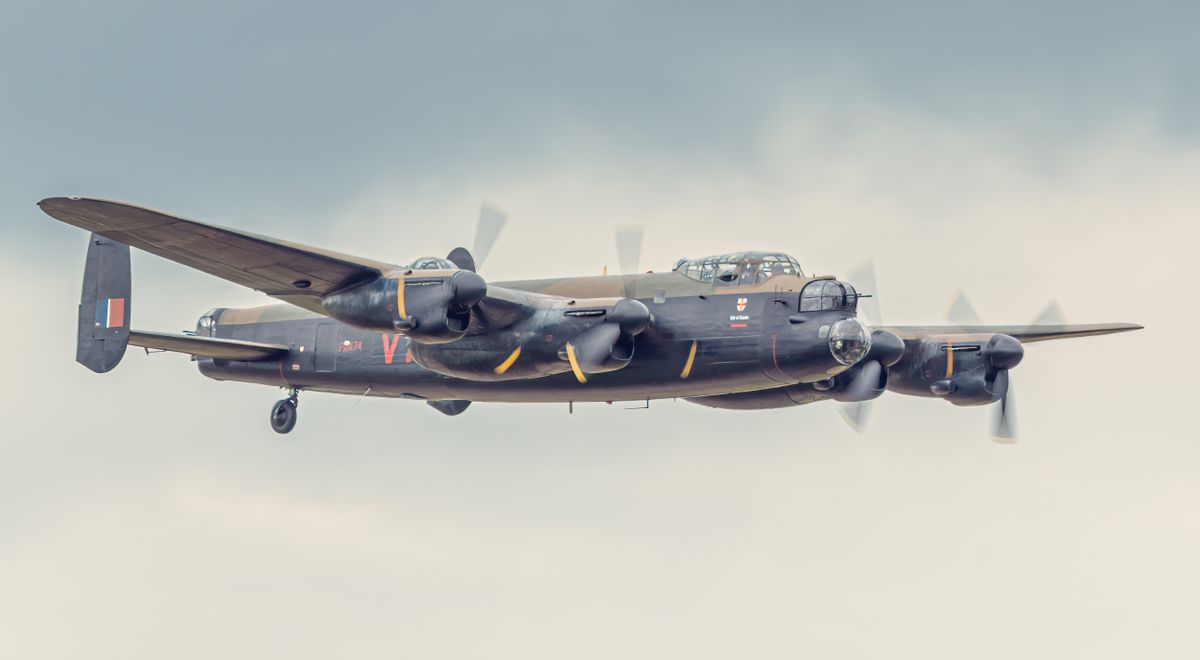 Up in the air! How to capture great plane photography | Digital Camera ...