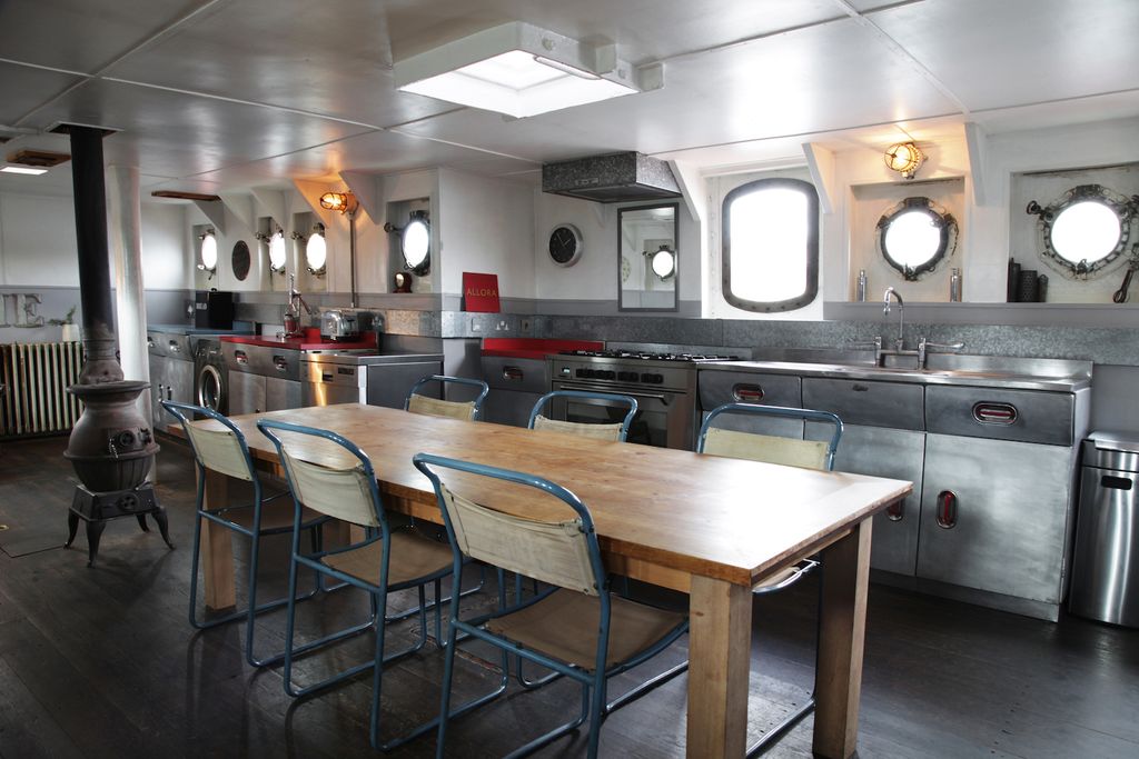 Explore a modern converted lighthouse home in London