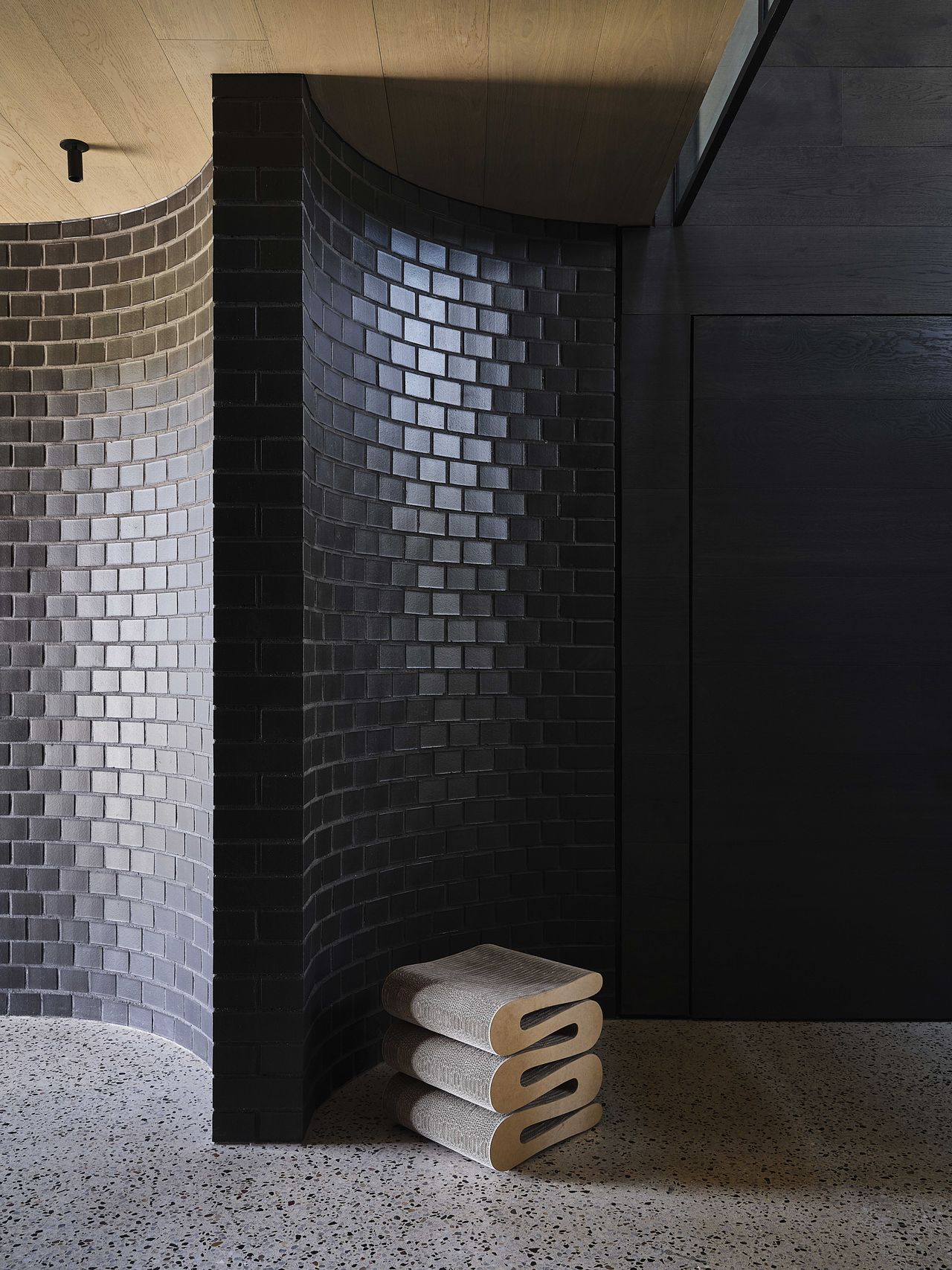 A Stylish Home With an Inward Plan and "Big, Gusty Gestures" | Livingetc