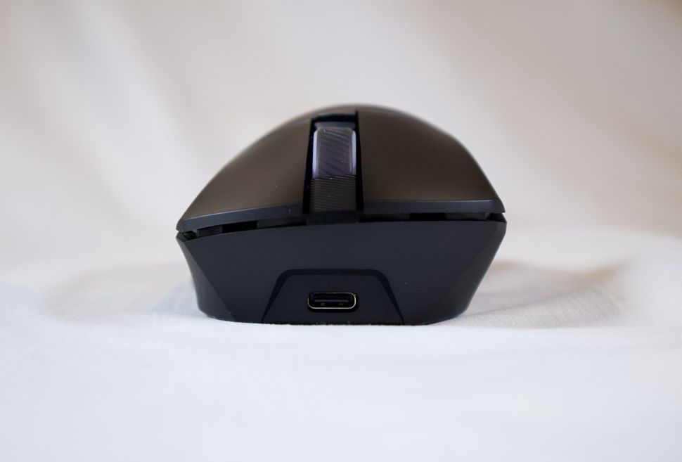 Asus ROG Gladius III Gaming Mouse Review: Customized Gaming Champ | Tom ...