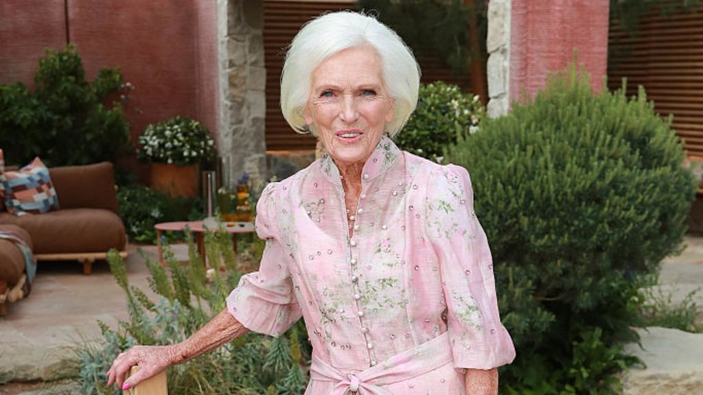 Mary Berry on her marriage's 'shaky' start as she admits she 'wasn't ...