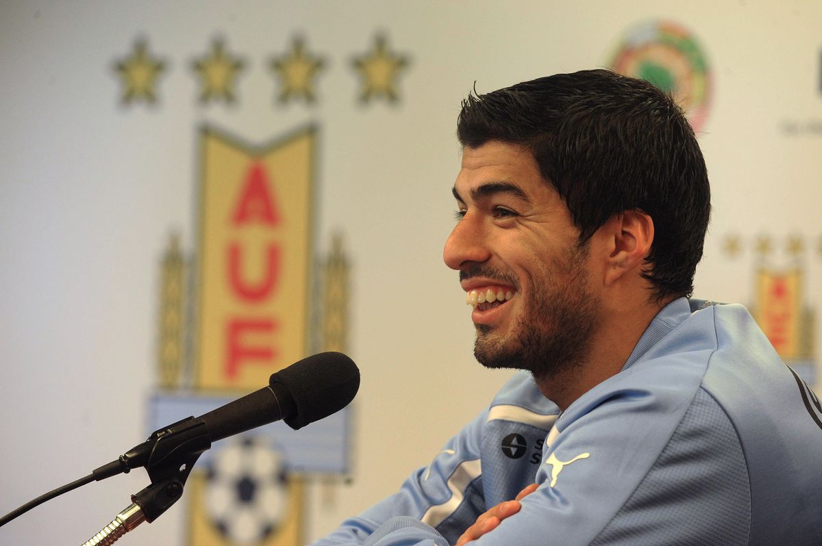 Suarez confirms he is staying at Liverpool | FourFourTwo