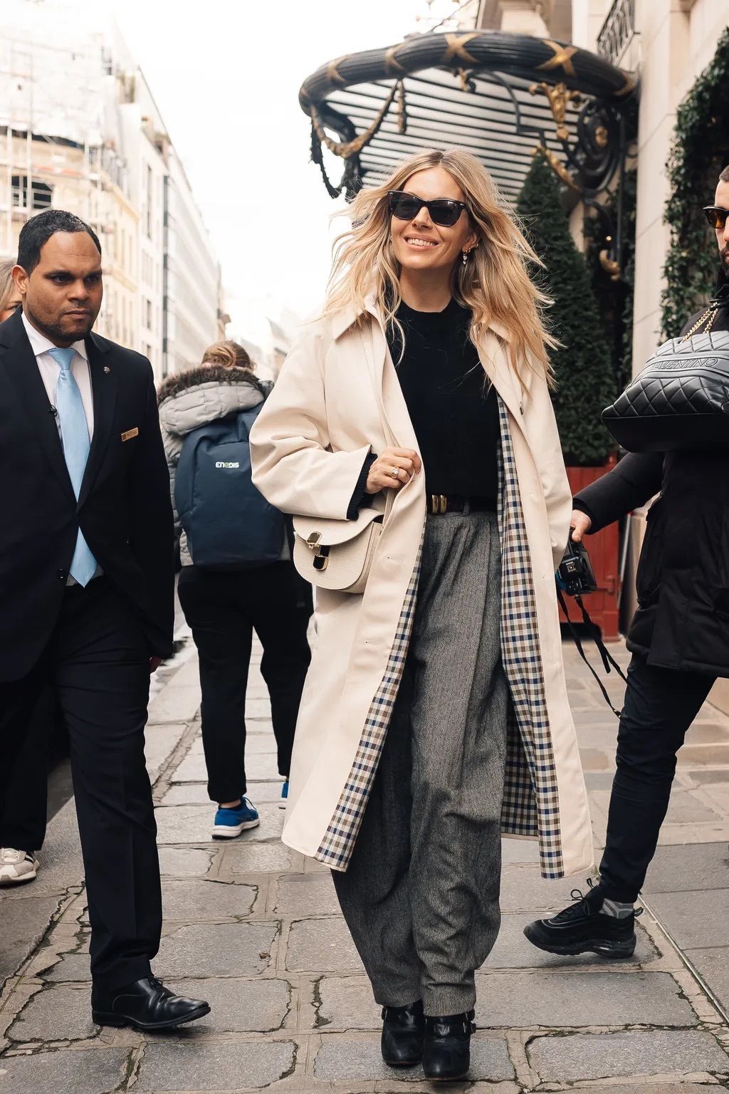 6 Classic and Timeless Outfit Ideas to Steal From Celebrities In 2024 ...