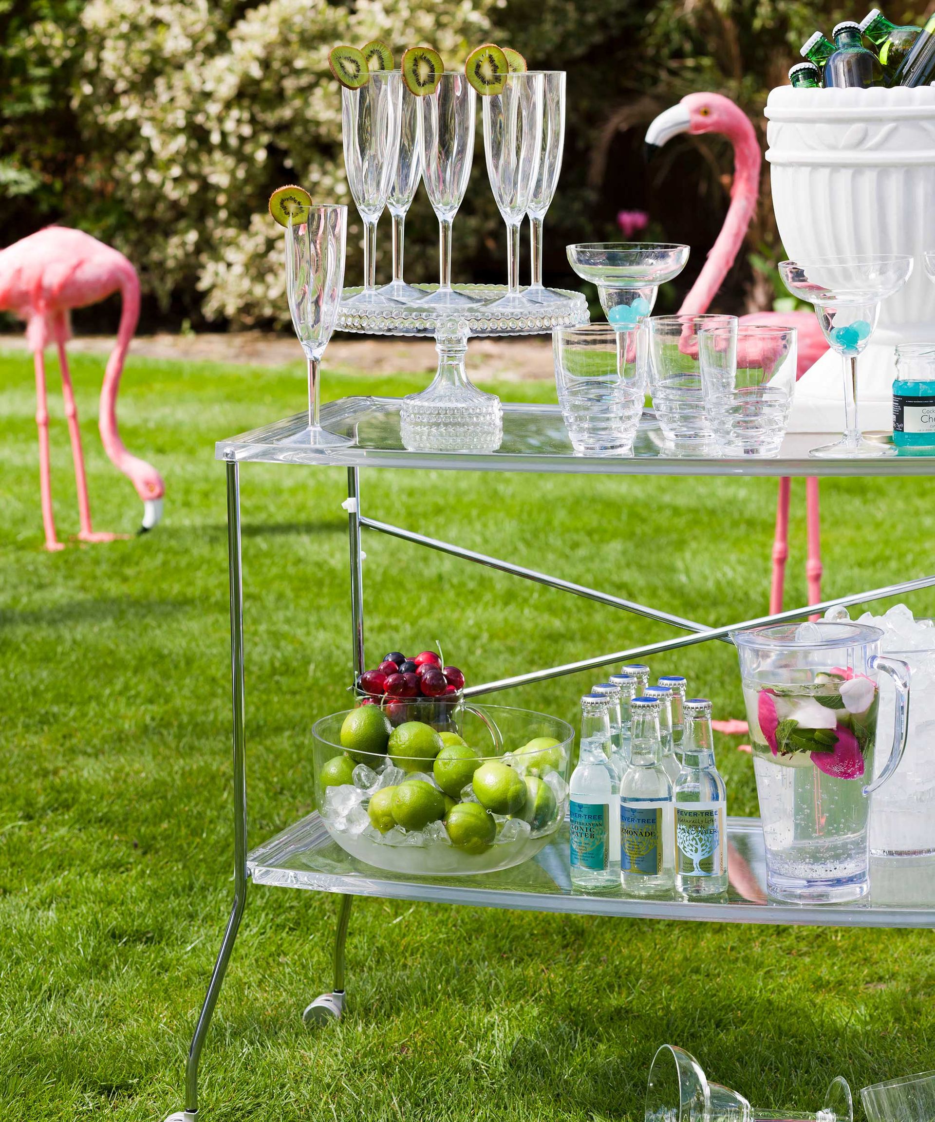 Drink station ideas for outdoor parties: 11 chic setups | Gardeningetc