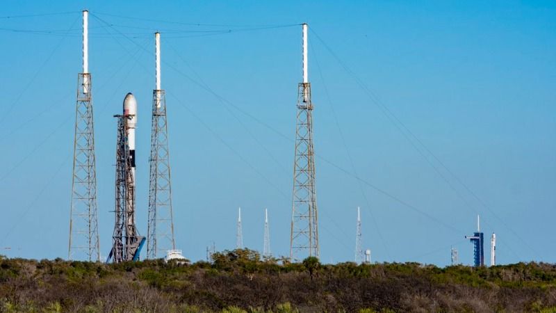 SpaceX double vision: These photos show two Falcon 9 rockets on their ...