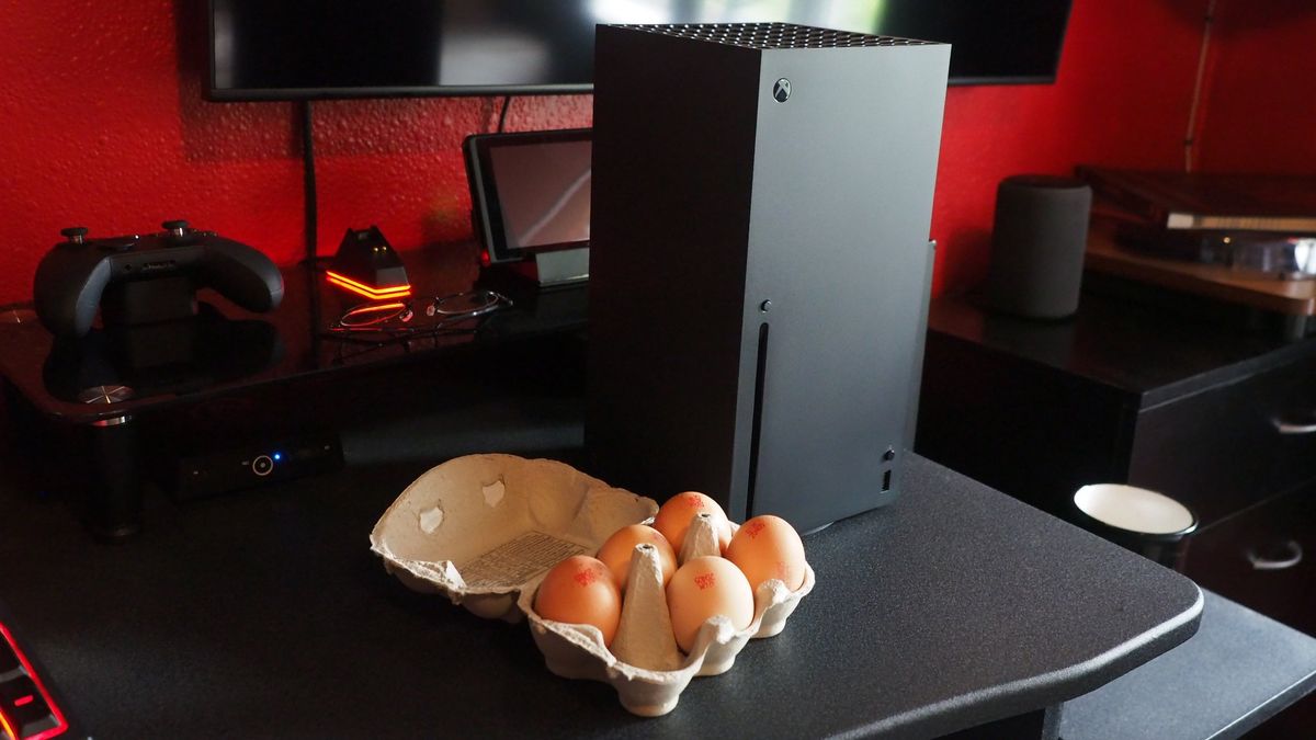 Xbox Series X, Series S size comparison video: PlayStation 4, banana ...