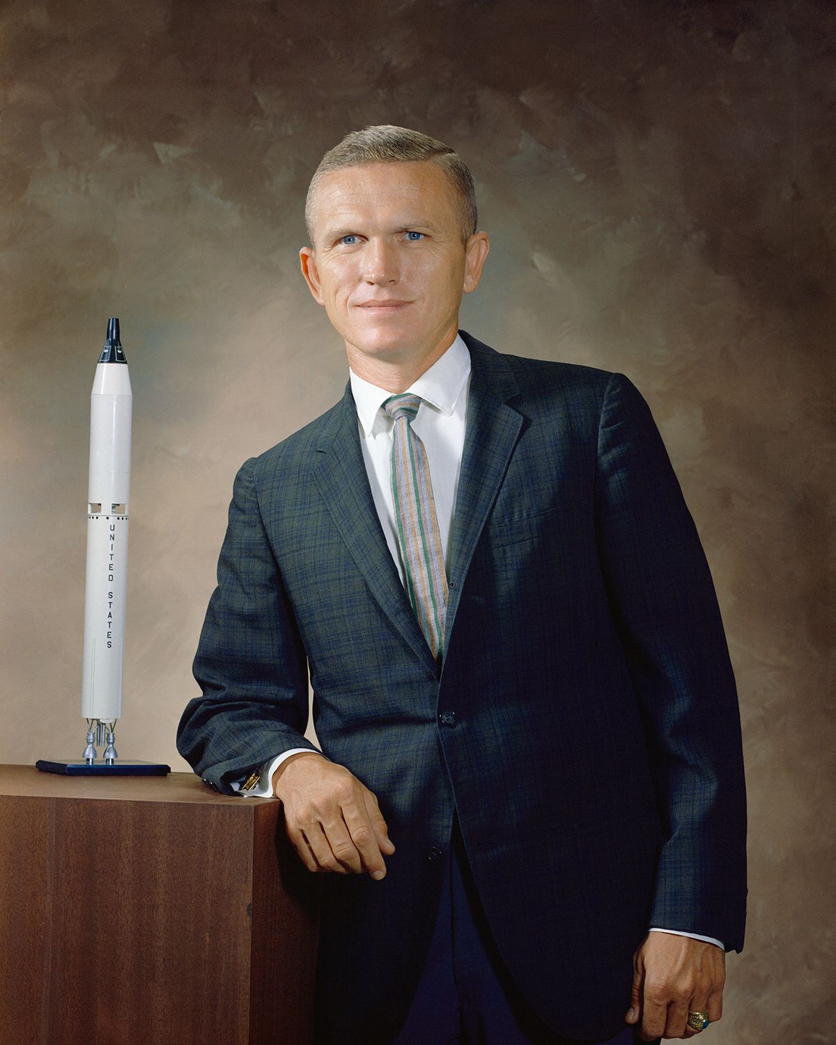 Frank Borman, Apollo 8 astronaut who led first flight to the moon, dies ...