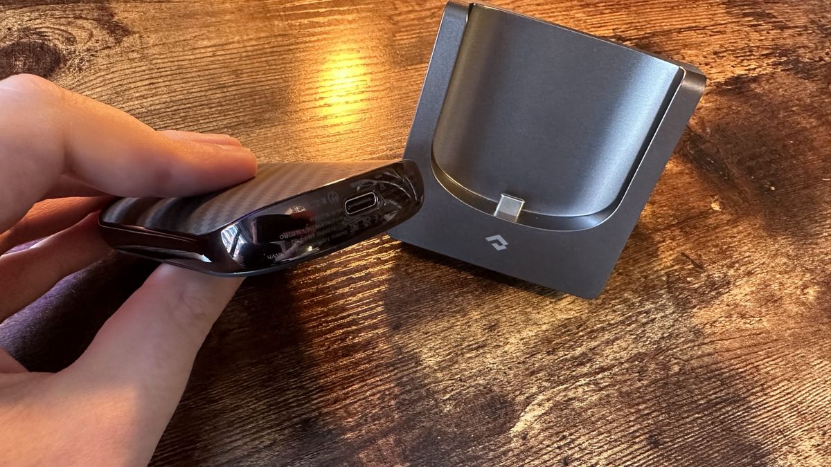 Pitaka MagEZ Slider 2 charger review: Slick MagSafe charging on your ...