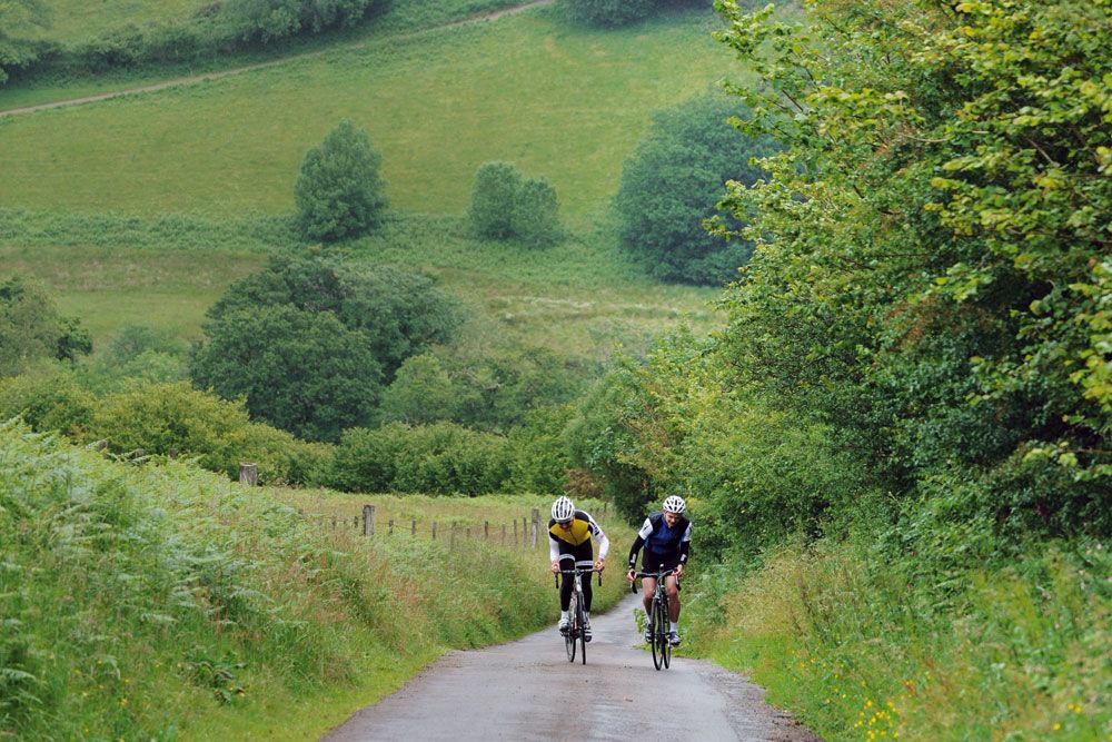 How to ride faster up short, steep hills (video) | Cycling Weekly