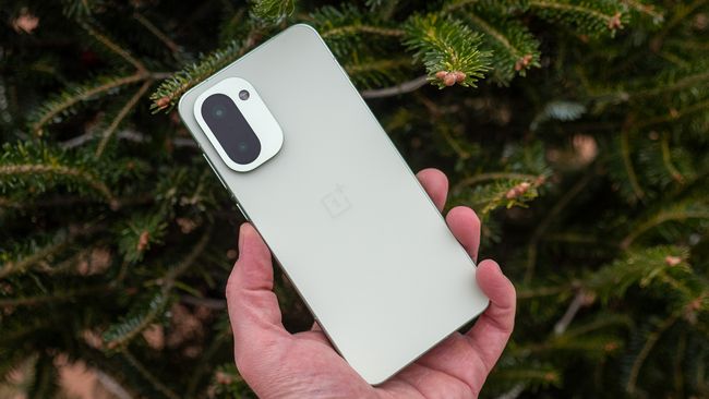 The OnePlus 15R is a battery life beast, and it just scored a record ...