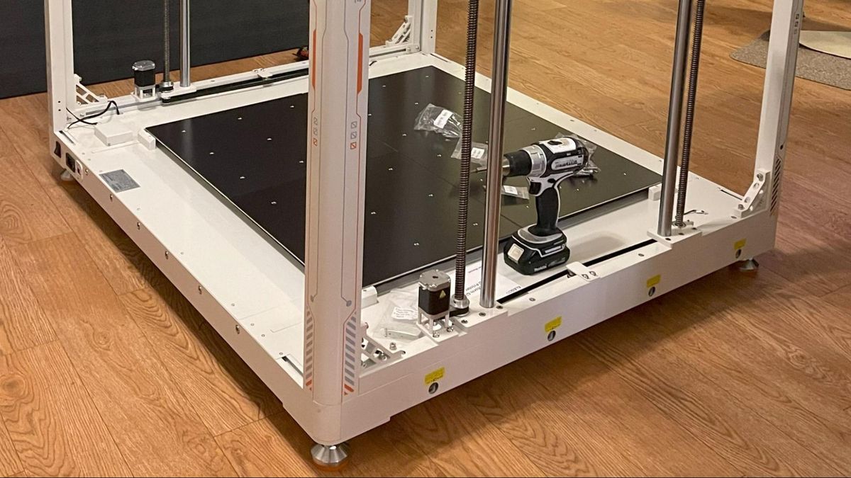 Elegoo Orange Storm Giga Review: It’s a Big Deal | Tom's Hardware