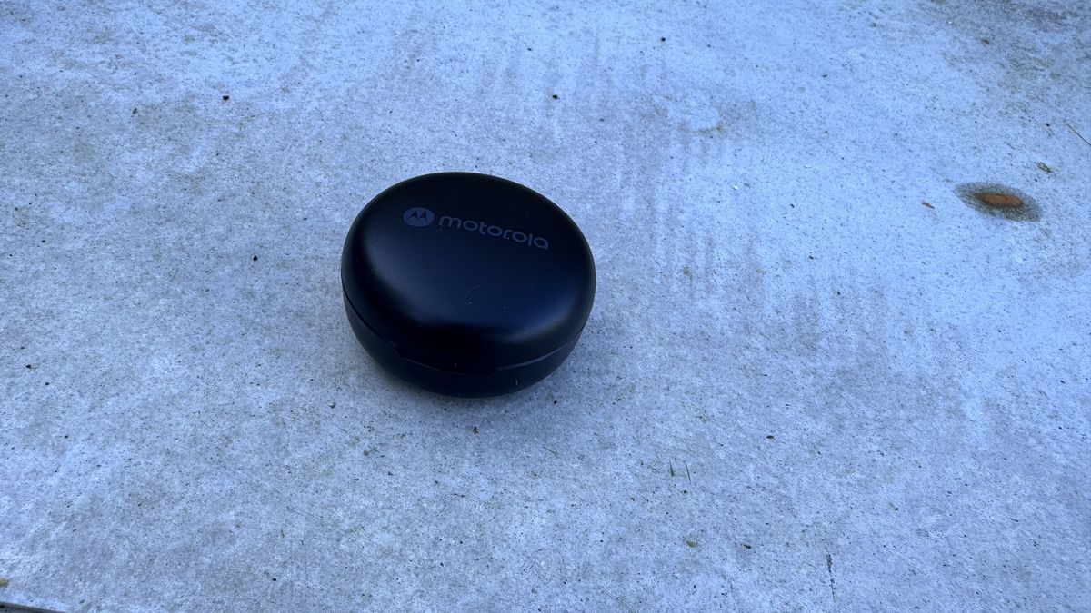 Moto Buds 150 review: fine but unremarkable wireless earbuds | TechRadar