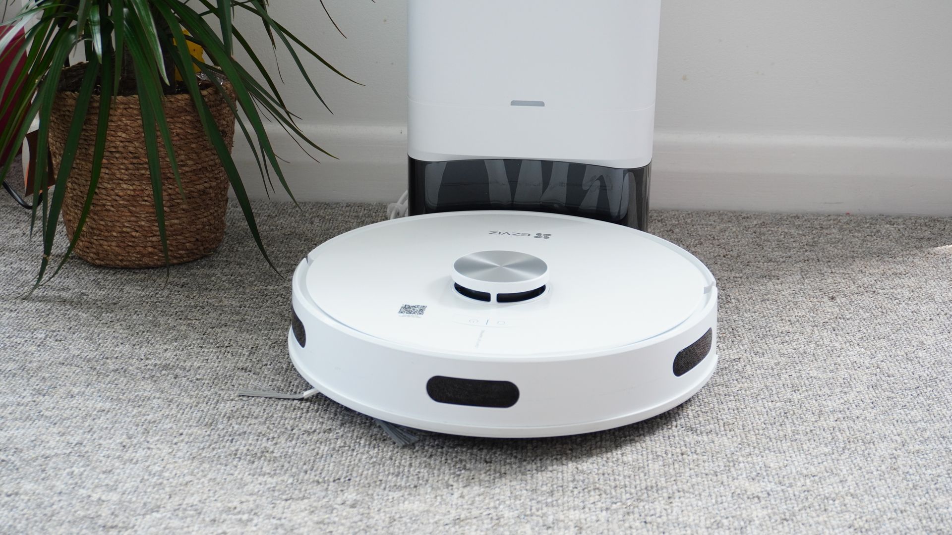 EZVIZ RE4 Plus robot vacuum review: a solid pick which doesn't suck | T3