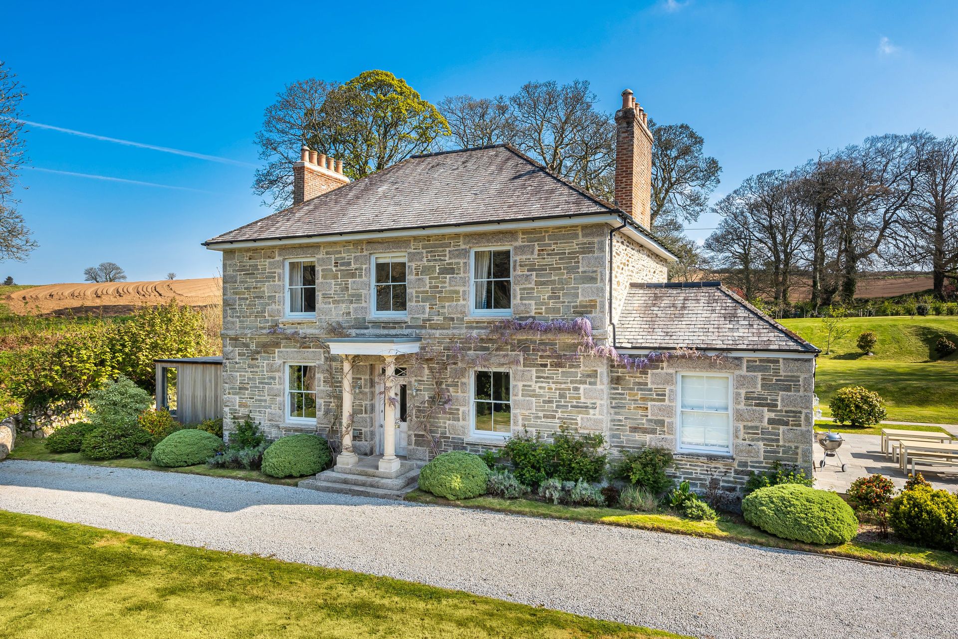 A stunning Georgian farmhouse in Cornwall that is perfect in just about ...