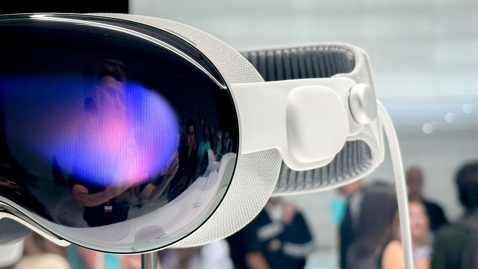 Apple reportedly working on two different Vision Pro headsets — Vision ...