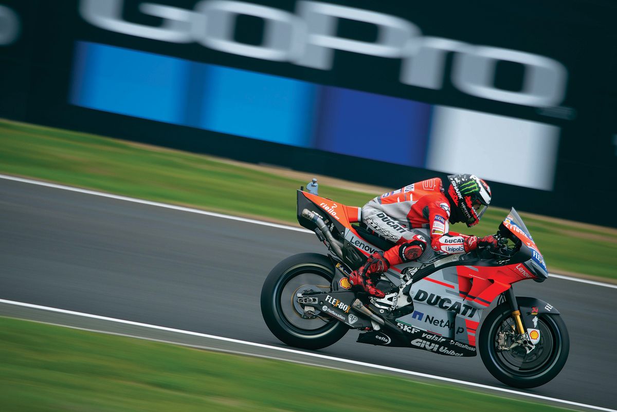 How to capture perfect panning shots in motorsport photography ...