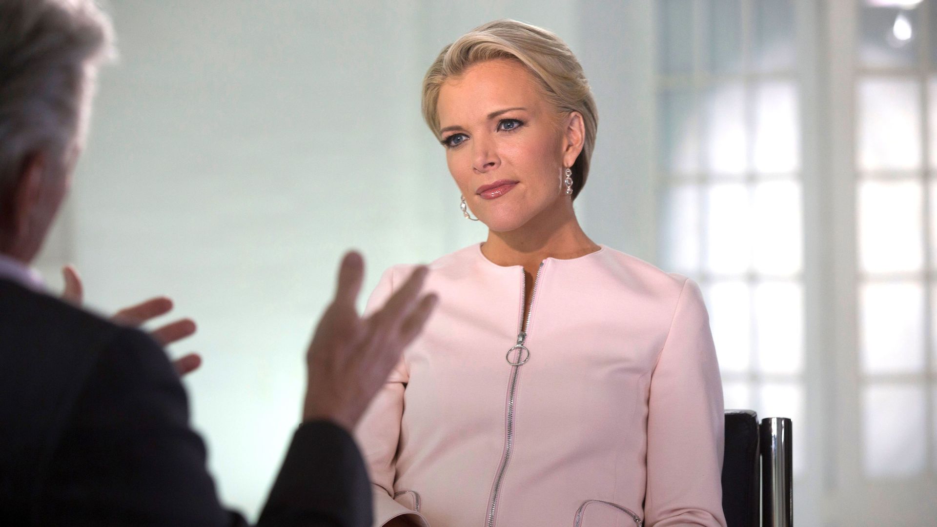 Who Is Roger Ailes' Wife, Elizabeth Ailes, From 'Bombshell' Movie ...