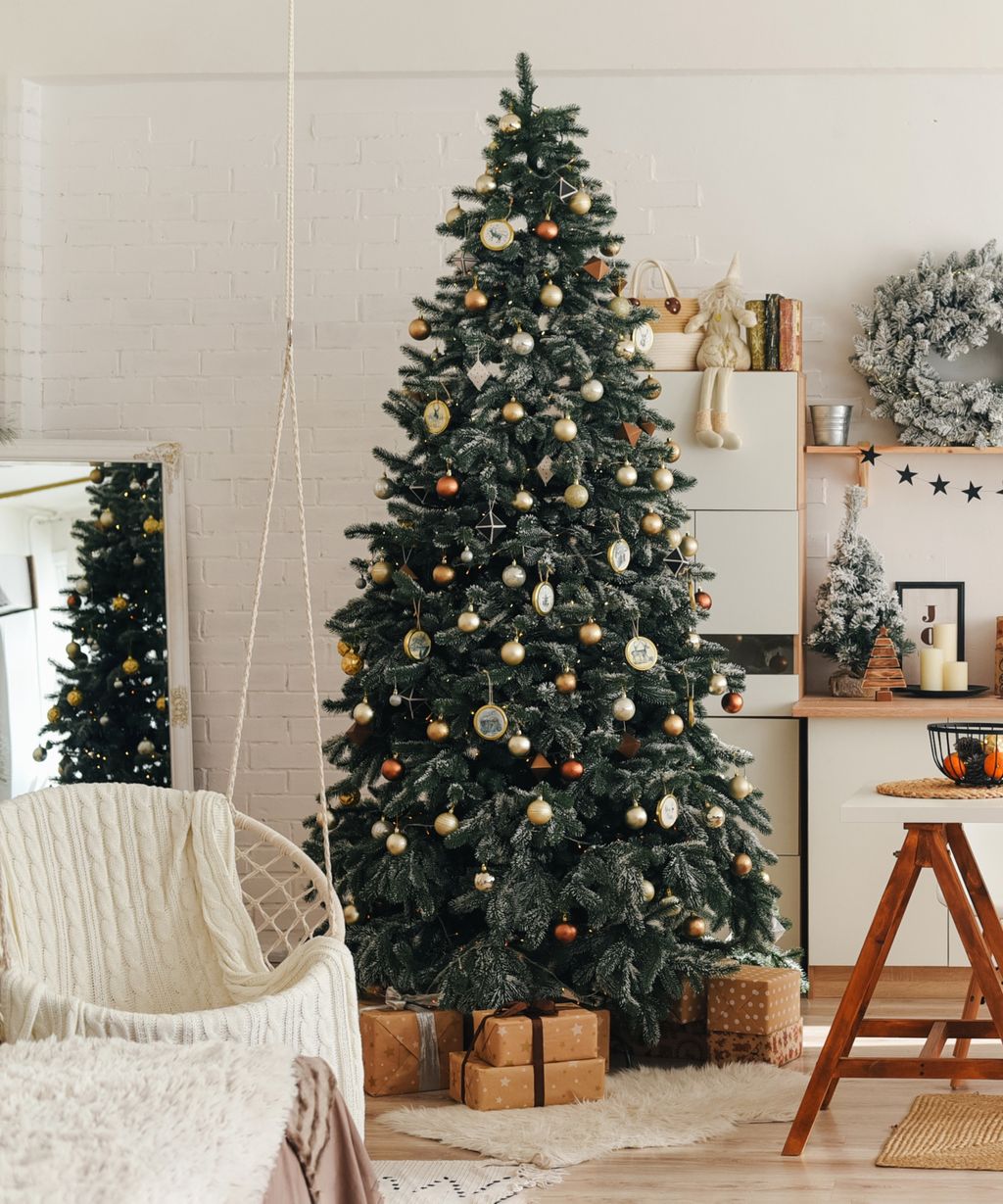 How to fluff a Christmas tree - 6 easy tips to follow | Real Homes