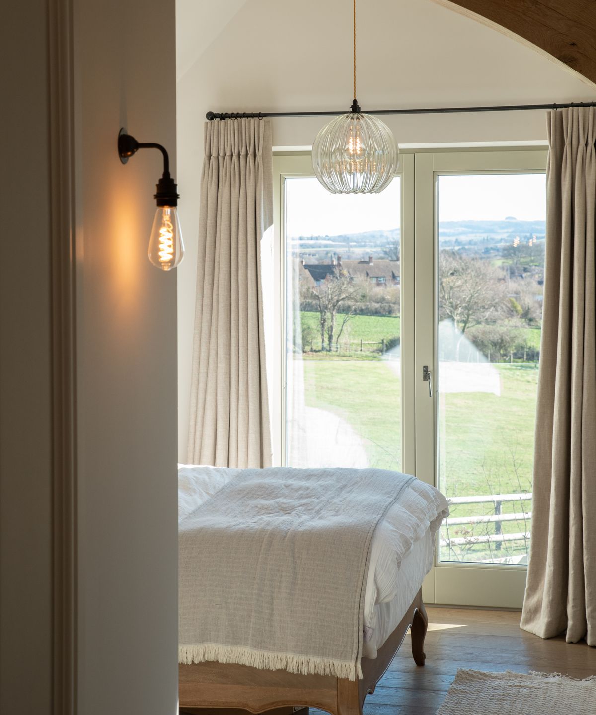 10 small bedroom lighting ideas for the perfect illumination | Homebuilding