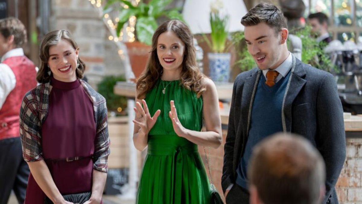 Hallmark’s Christmas In Notting Hill Isn't The Julia Roberts Rom-Com ...