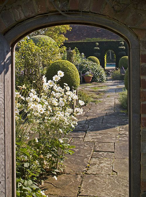 Rofford Manor: A derelict house and garden transformed into a ...
