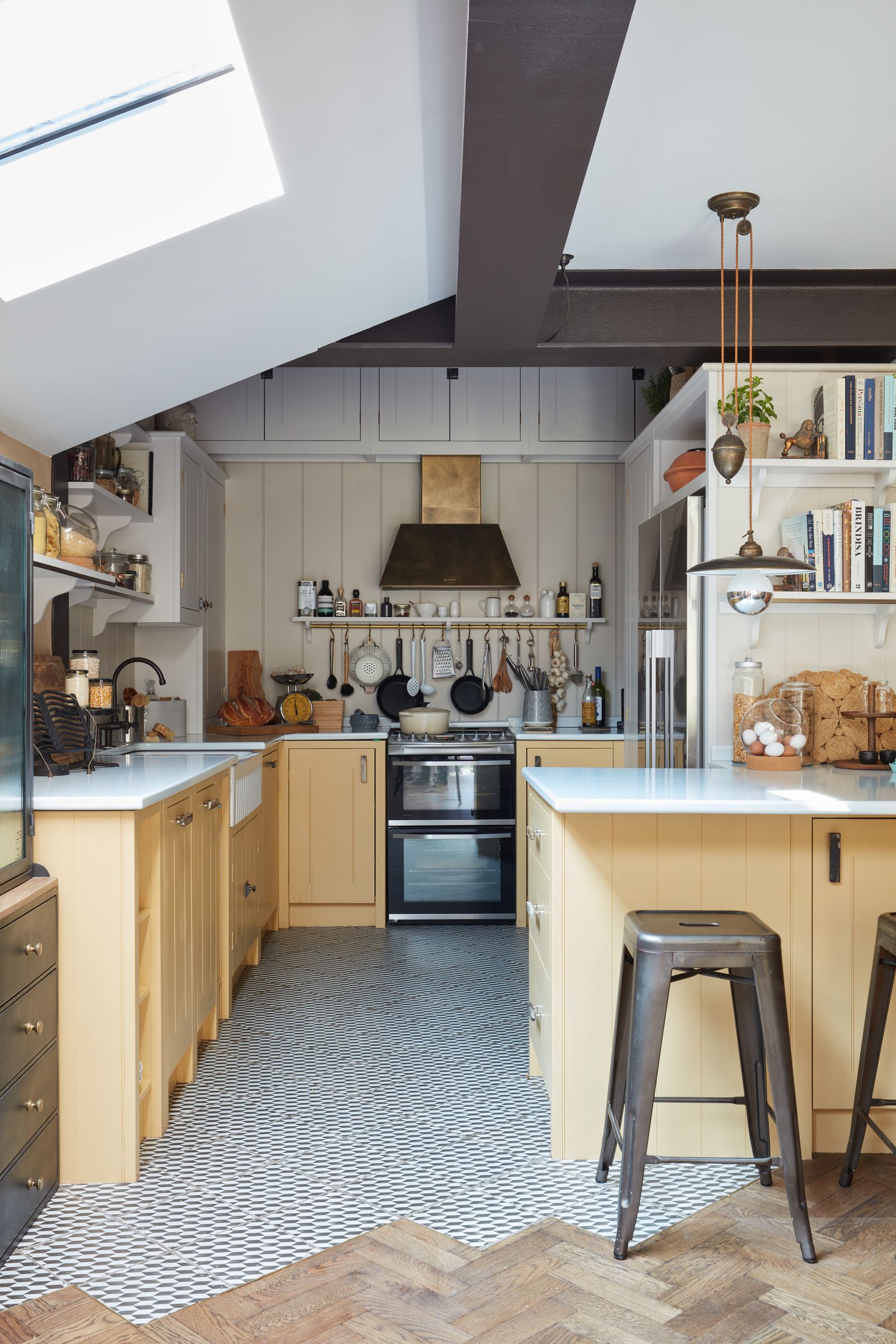 11 incredible kitchens without backsplashes | Livingetc