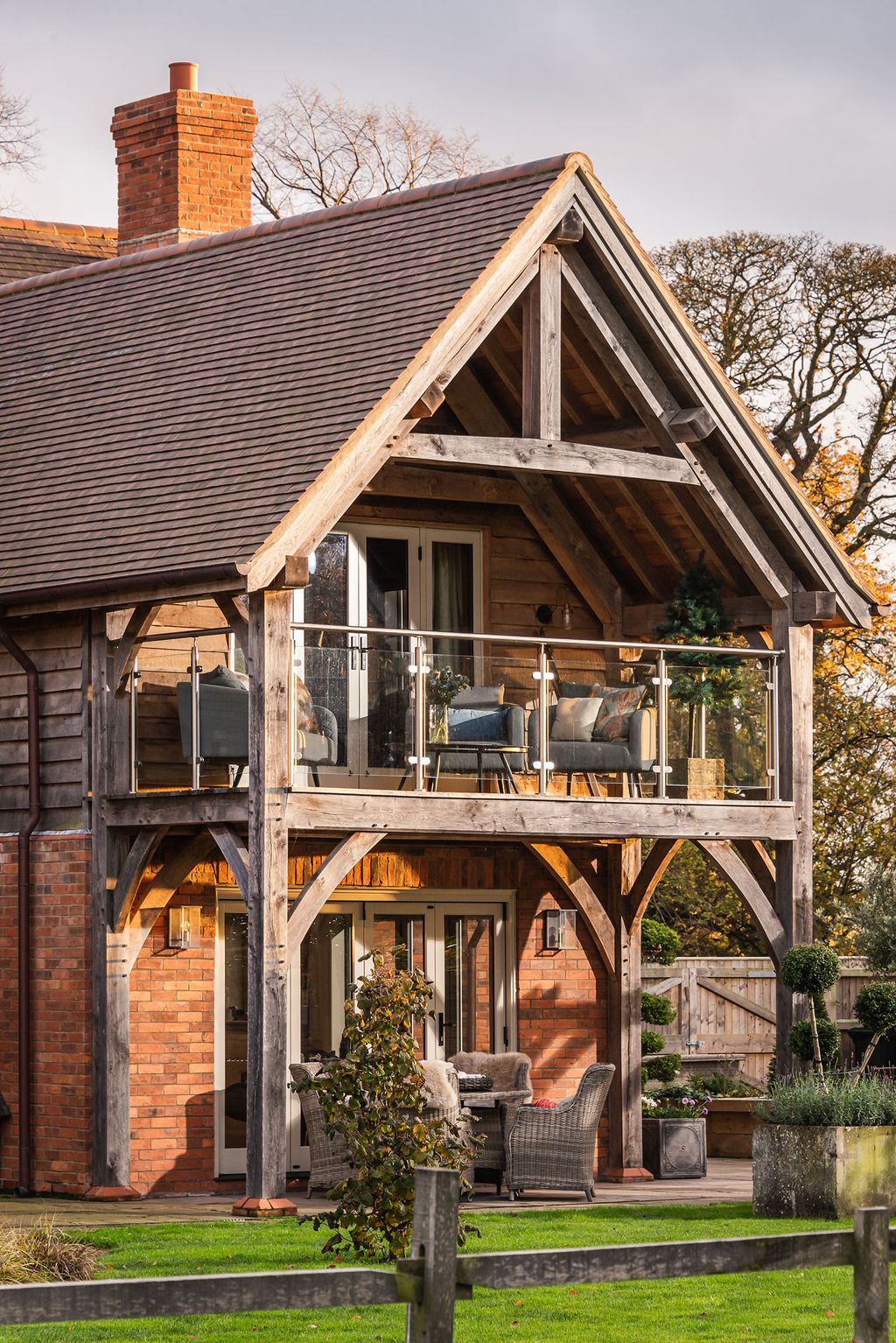 Raised decking ideas to take your garden to the next level | Homebuilding