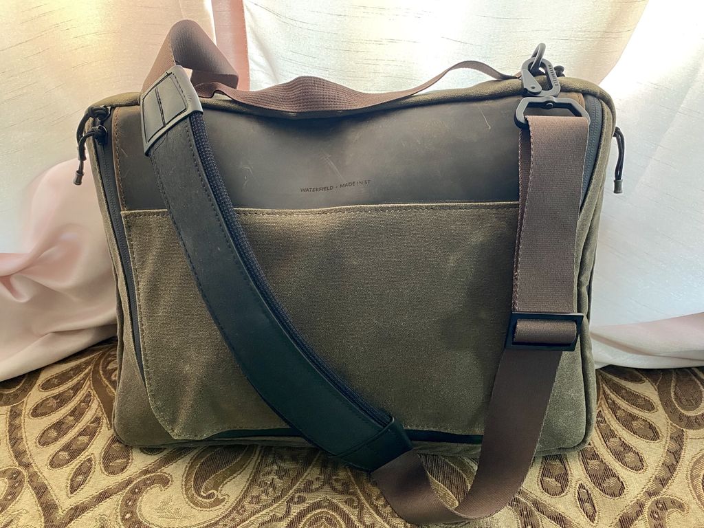 Waterfield Designs Tech Folio 16-inch review: Pockets, pockets ...