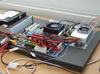 61-Watt Solar-Powered PC: Storage Batteries Allow Operation In The Dark ...