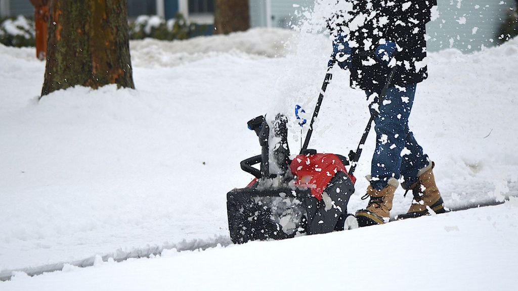 Single vs two-stage snow blowers: which is best? | Homes and Gardens
